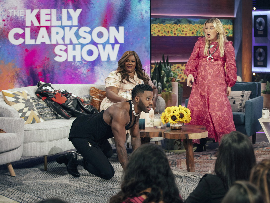 Watch Cats Film Star Jason Derulo Give Cat Lessons to Kelly Clarkson ...