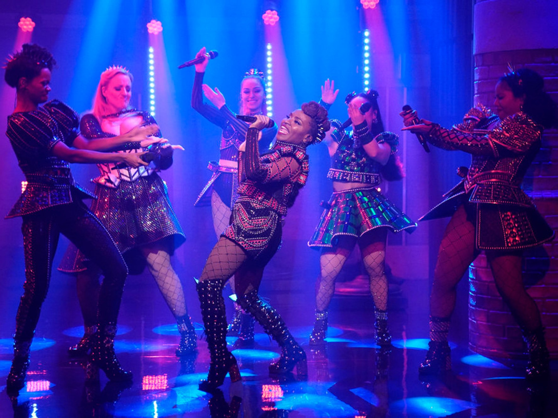 Watch Brittney Mack & the Cast of Six Perform 'Get Down' | Broadway ...