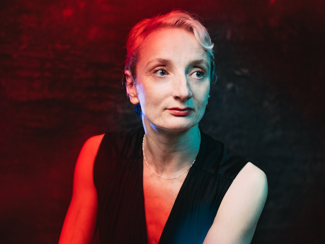 Angels in America Alum Amanda Lawrence Cast in National Theatre's Top ...