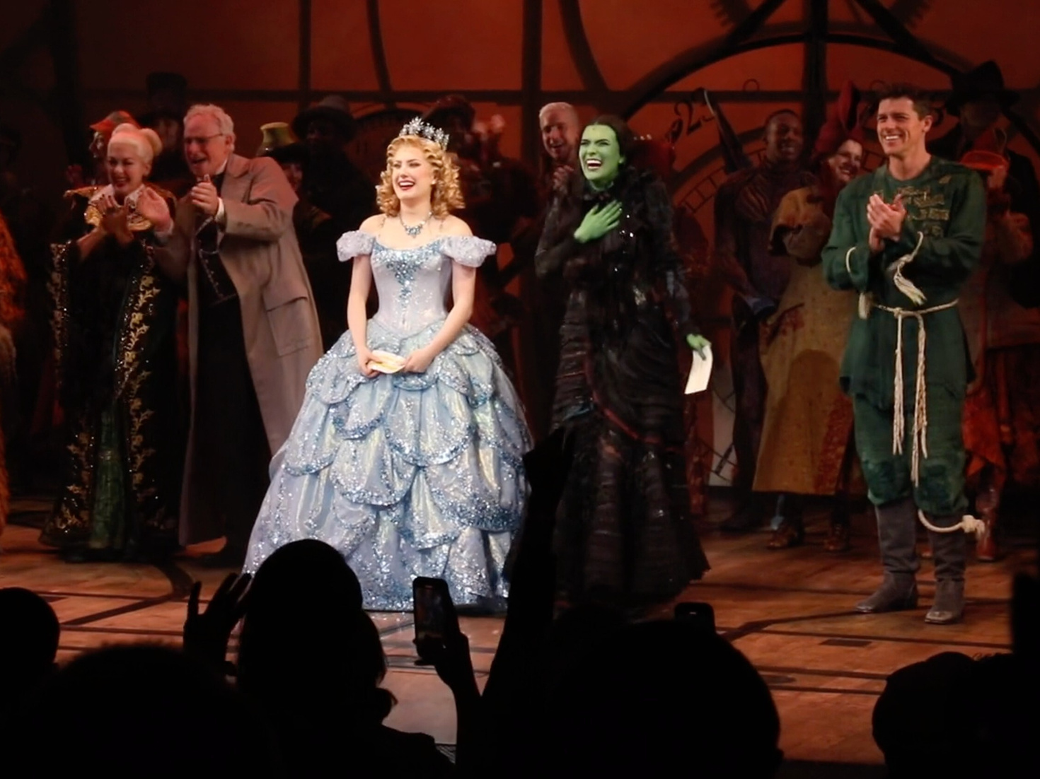 Hit the Green Carpet! See Idina Menzel and Kristin Chenoweth Reunite ...