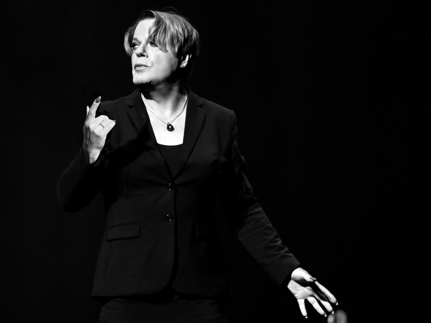 Eddie Izzard Returns Off-Broadway to Play Every Character in Solo ...