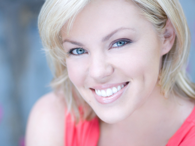 Robyn Hurder Biography | Broadway Buzz | Broadway.com